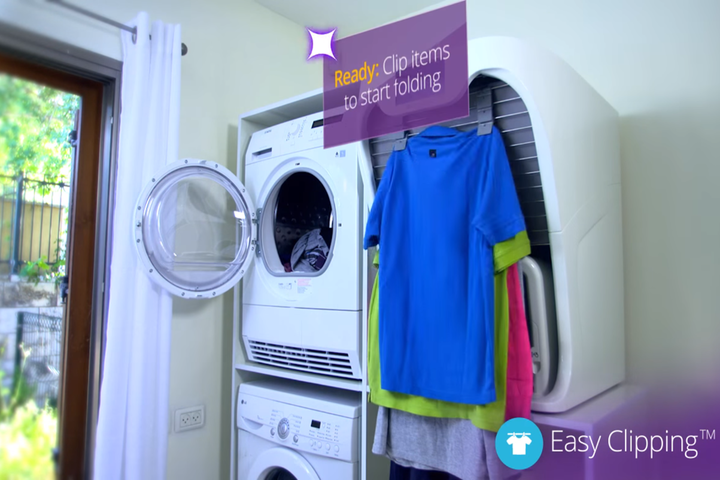 This Machine Folds Your Clothes For You