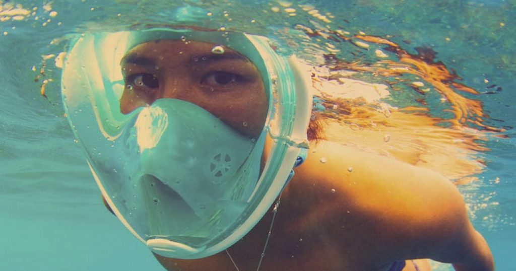 Water-Tight Snorkel Mask Keeps Your Face Dry Under Water