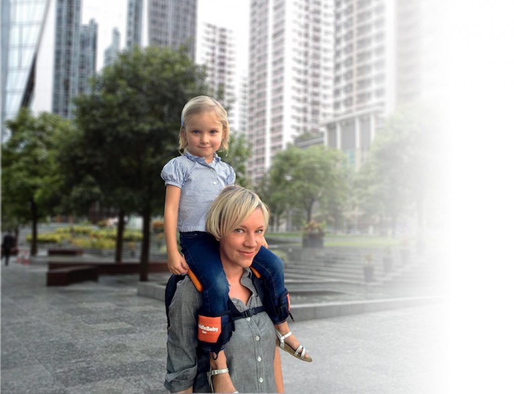 Carry Your Child On Your Shoulders With This Handy Baby Saddle