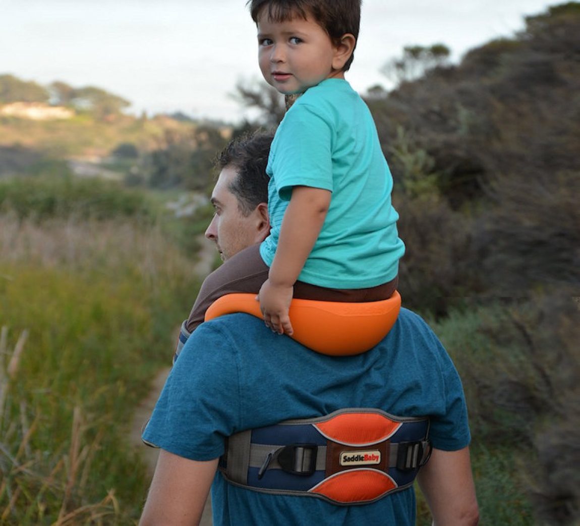 Carry Your Child On Your Shoulders With This Handy Baby Saddle