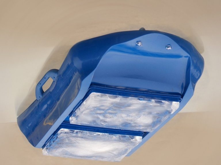 Ride Down Hills All Year Long with This All-Season Sled