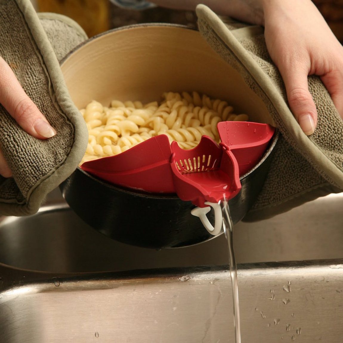This Kitchen Clip Attachment Makes Pouring and Straining a Breeze