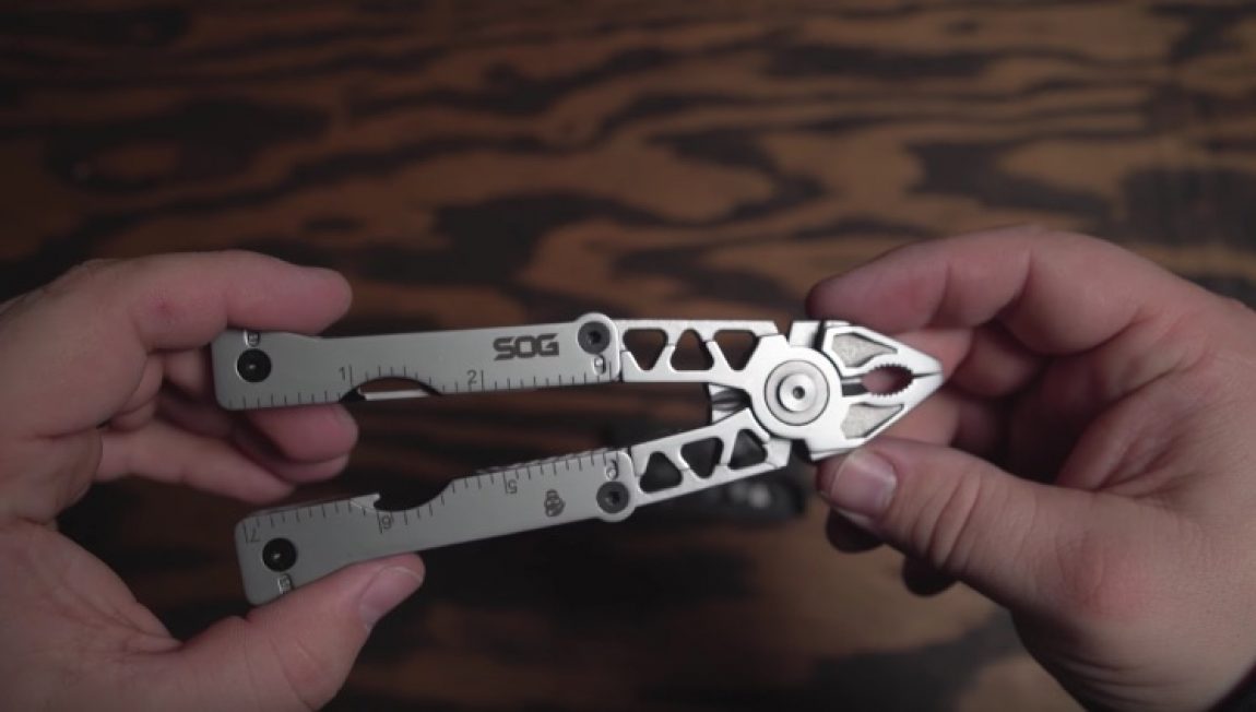 This Belt Buckle Turns Into a Great Multi-Tool With 12 Tools