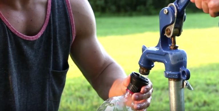 The Simple Shower Lets You Take an At-Home Shower No Matter Where You Are